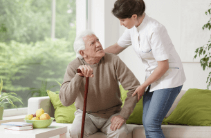 Douleur au pied de la personne âgée - France Podologie